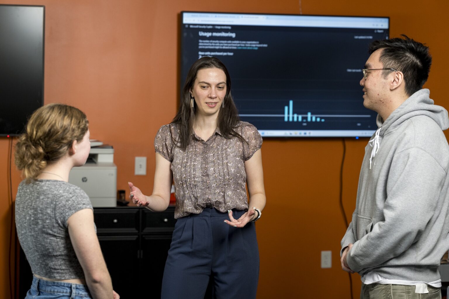 Cómo las universidades aprovechan a los estudiantes y la IA para luchar ...